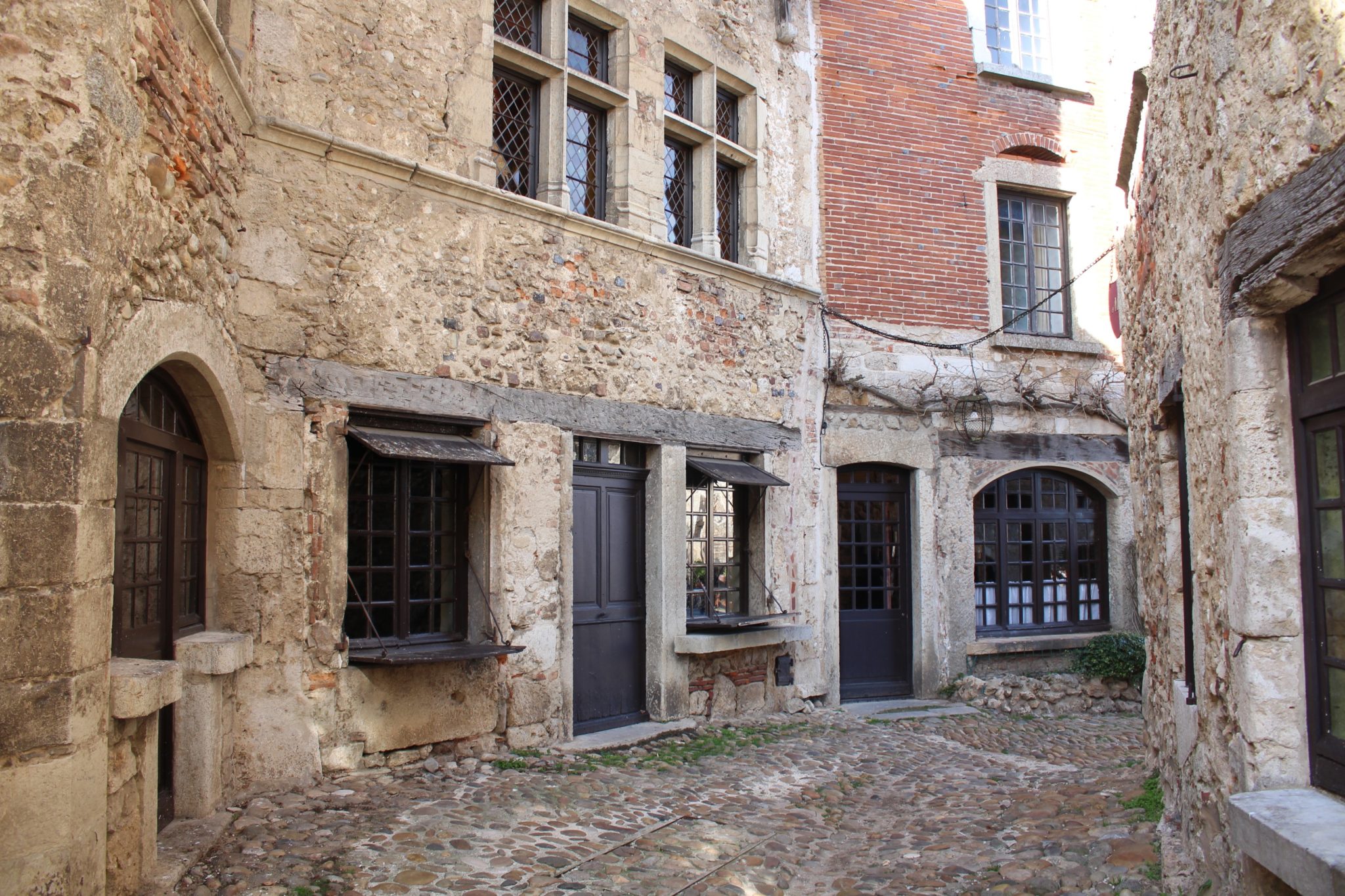 Balade à Pérouges, cité médiévale - A une heure de Lyon - Cinnamon and Cake